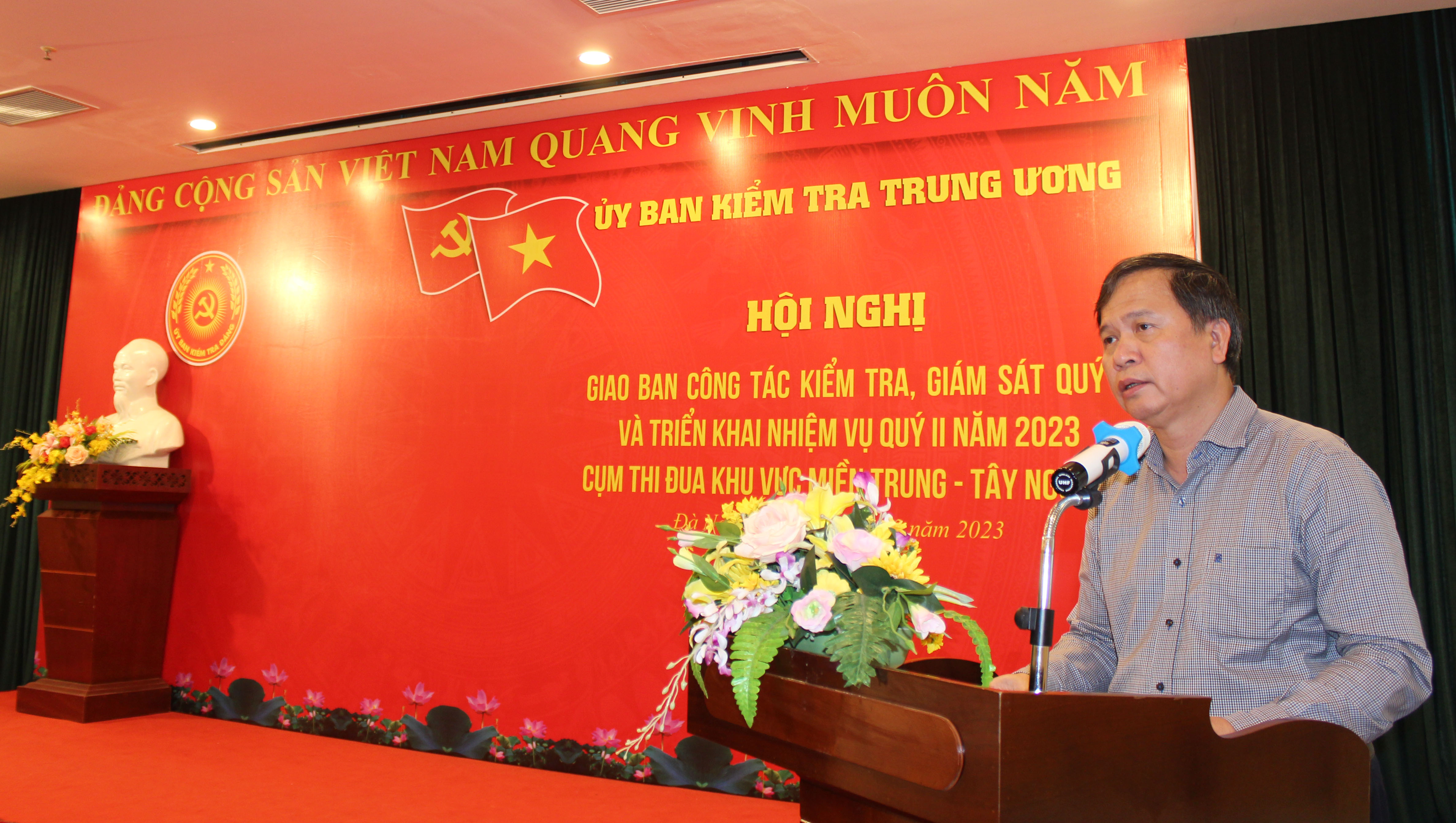 Đồng chí Nguyễn Minh Quang, Phó Chủ nhiệm Ủy ban Kiểm tra Trung ương phát biểu chỉ đạo tại hội ...
