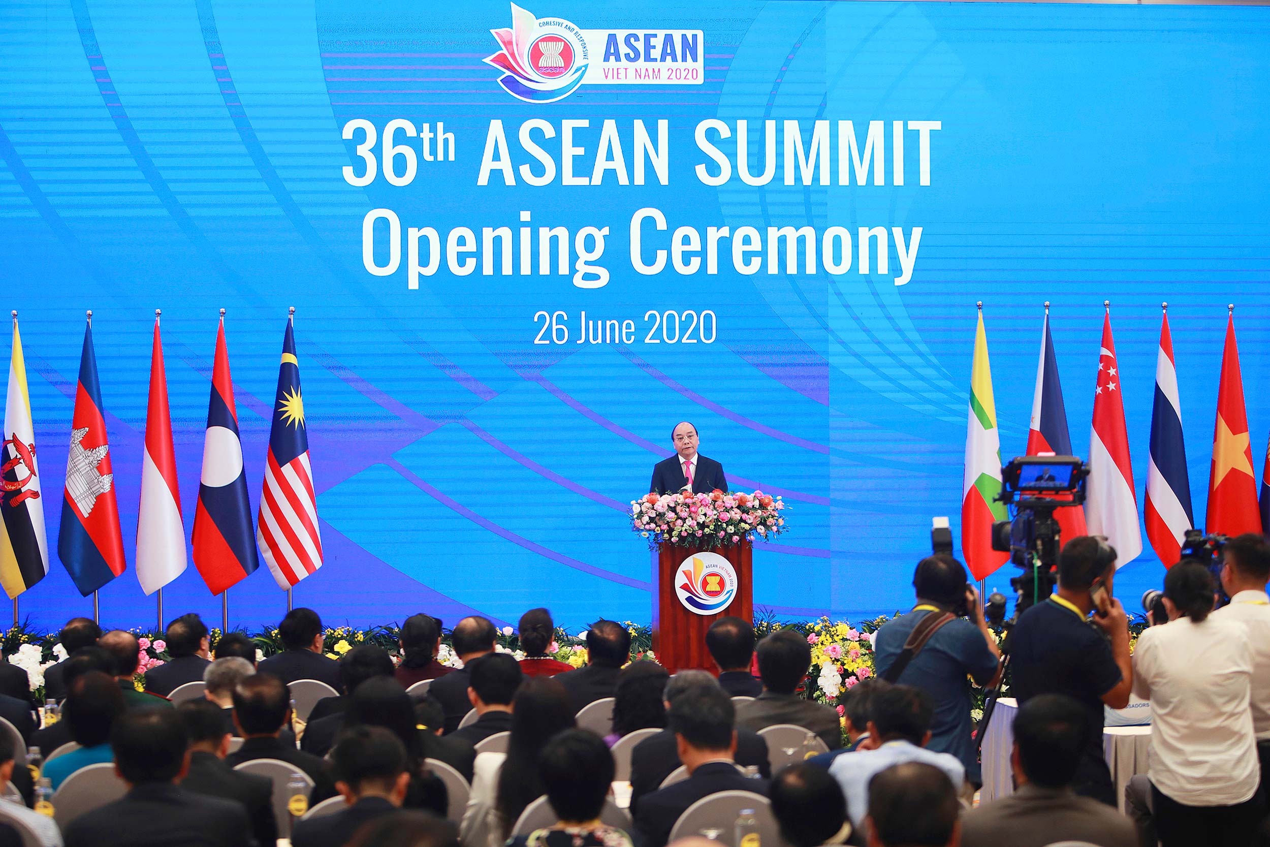 Politburo member, Prime Minister Nguyen Xuan Phuc, Chairman of ASEAN ...